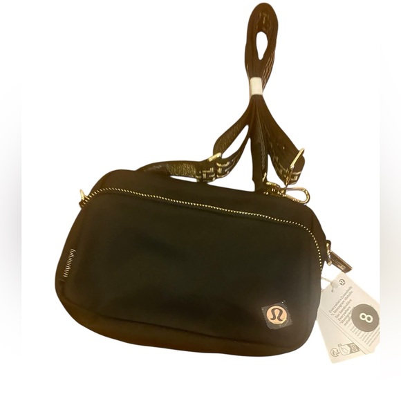 lululemon athletica | Bags | Nwt Lululemon Everywhere Crossbody ...
